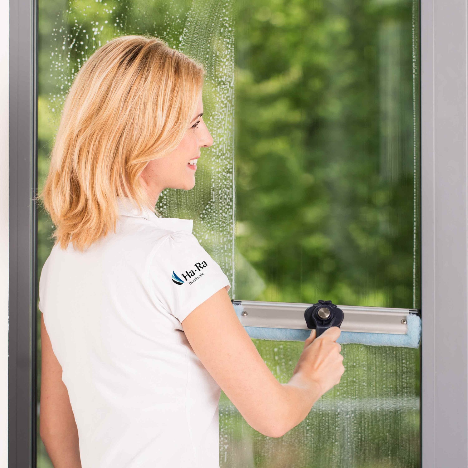 Cleaning Windows: What is the best Window Washer? | Ha-Ra Australia